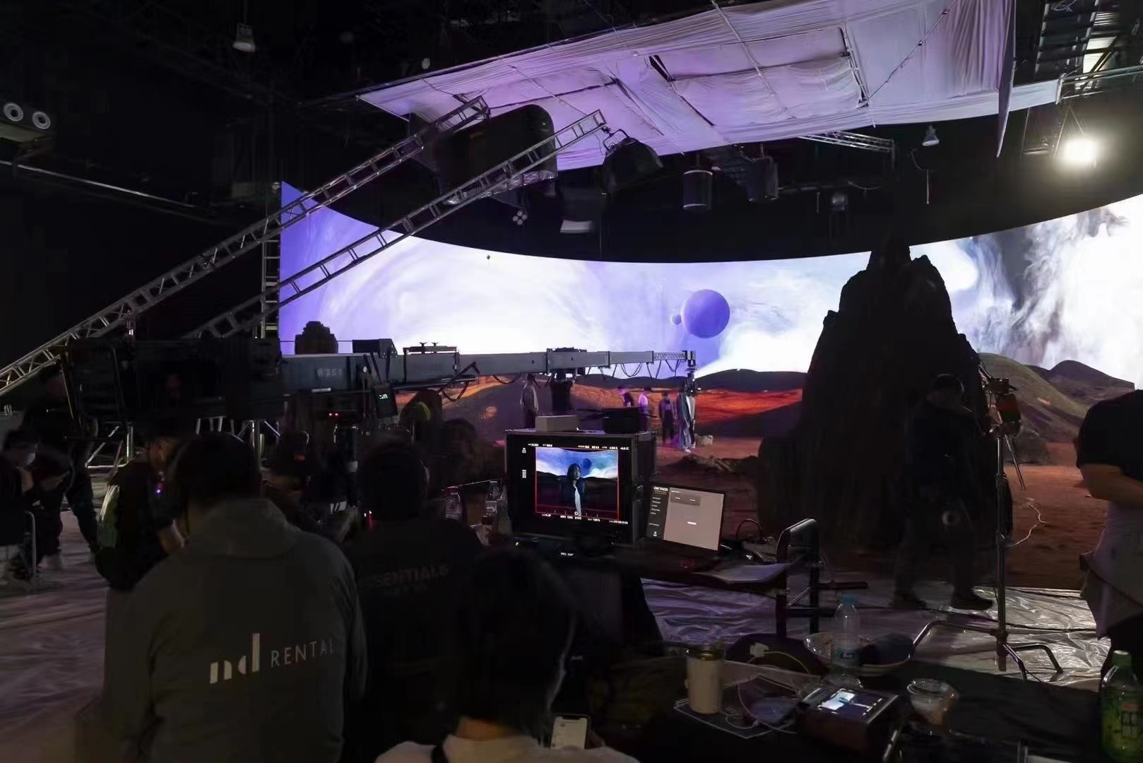 How does the LED display work in the environment of XR virtual shooting ...