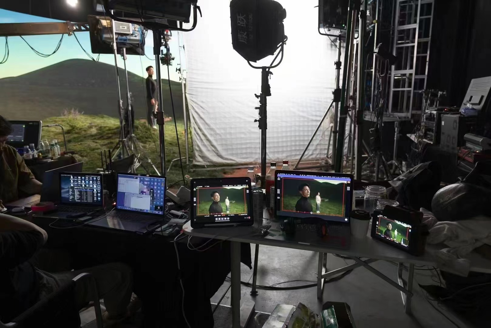 How does the LED display work in the environment of XR virtual shooting ...